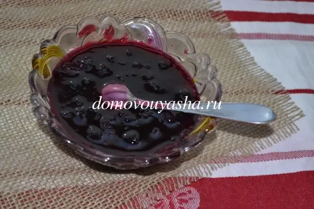 Jam currant hideung lima menit kanggo usum tiis