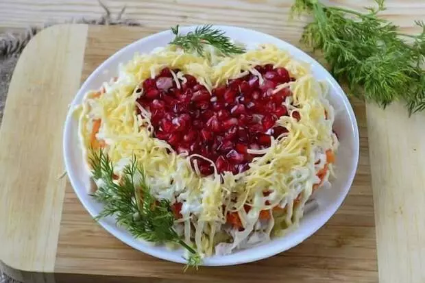 Ang aking ideya sa Pebrero 14! Salad "Pomegranate Heart"