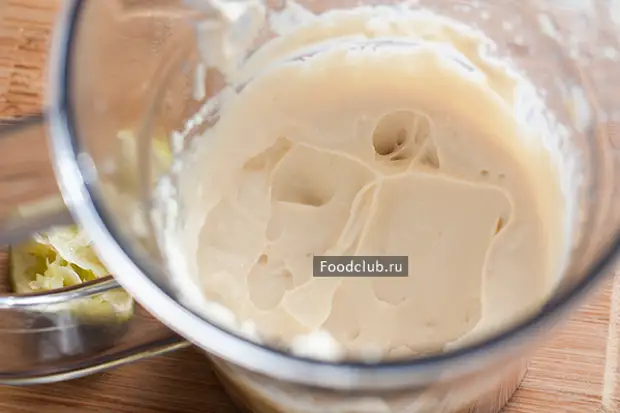 Imayonnaise ethandekayo kusuka ku-tofu