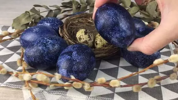 Huevos de espacio y un montón de formas de prepararse para Pascua.