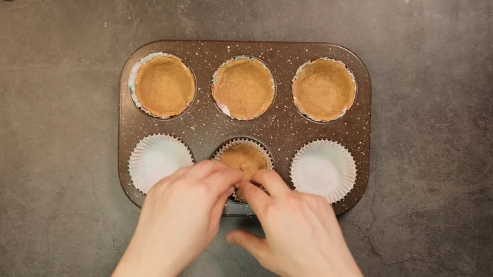 Çay için mevsim. Süzme peynirli doldurma sepetleri