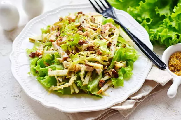 Salad "kaéndahan" - jahic, cahaya sareng tanpa mayonnaise