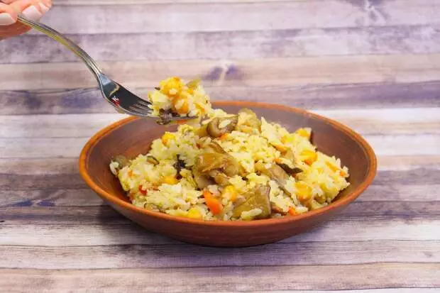 Cena preparata per gli ospiti. Solo allora ha imparato ciò che ha fatto il pilaf italiano