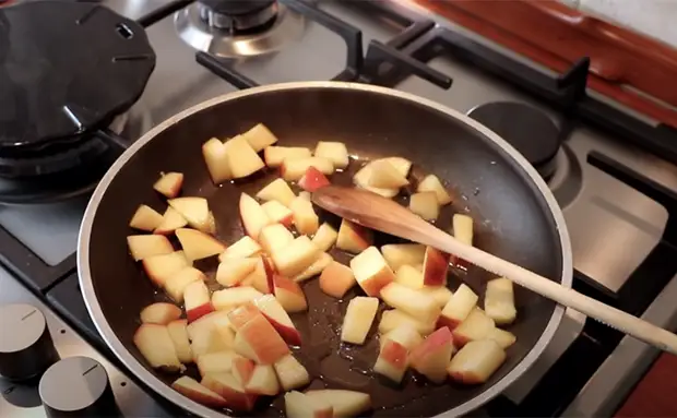 Raguoliai su obuoliais. 8 vienetų vienos granulių per 5 minutes