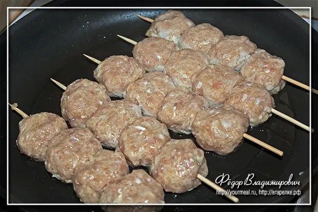 Tsukune - Phares de poulet japonais sur brochettes