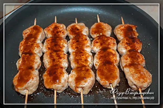 Tsukune - Ny hetaheta akoho japoney amin'ny skewers