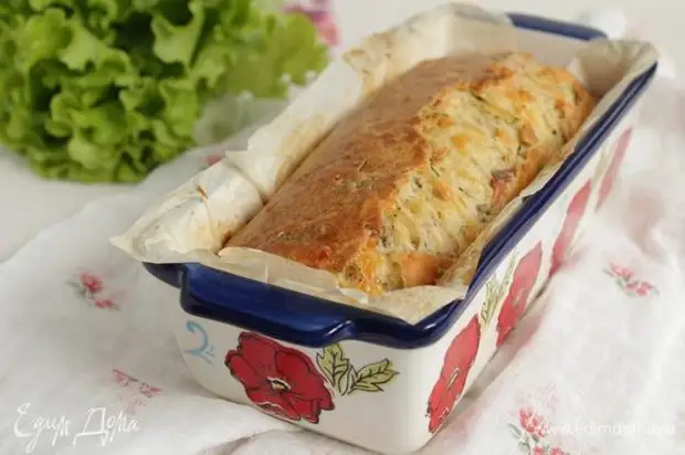 Cuinar al forn preescalfat a 180 ° C durant 45-50 minuts lleugerament refredar la magdalena i treure de la forma (si la forma està establerta per paper, llavors la pastisseria es treu fàcilment fins i tot amb calent).