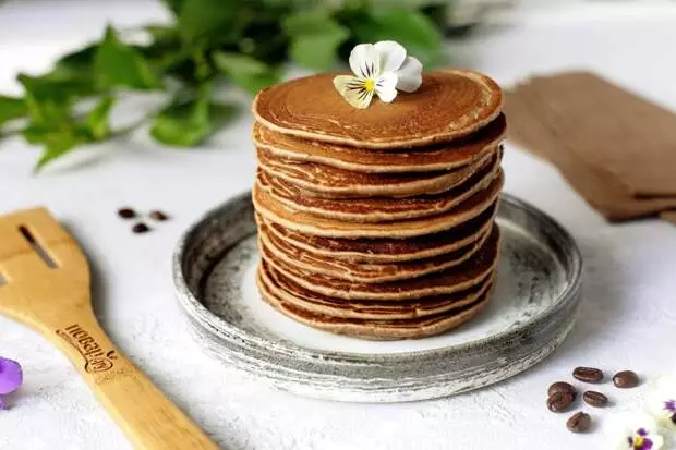 I-Friters, ePakeni kunye nePancakes! Hleza kwaye ubathandayo