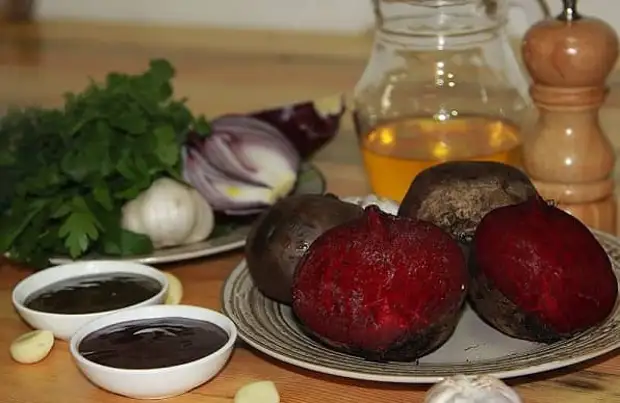 beets ជាមួយ Tkemali នៅ Georgian