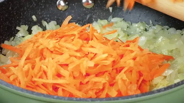 Mencampur nasi dengan soba, Anda menyiapkan makan malam yang lezat