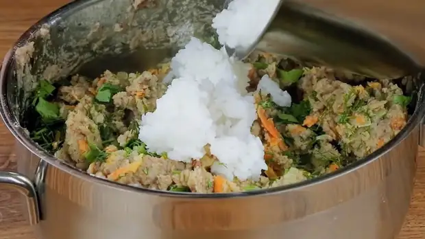 Mencampur nasi dengan soba, Anda menyiapkan makan malam yang lezat