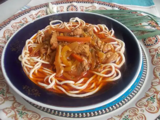 Lagman joonistatud nuudlitega