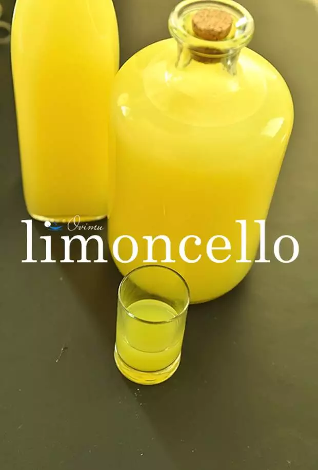 Makanan Itali. Licker limoncello.