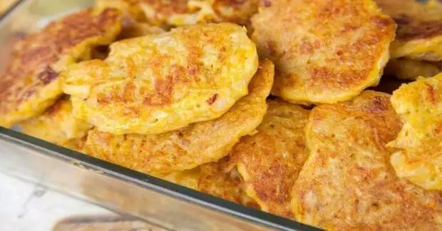 Fritters patate: 4 receta nga vende të ndryshme