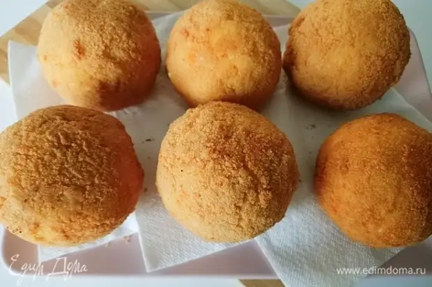 Arancini com ensopado de carne