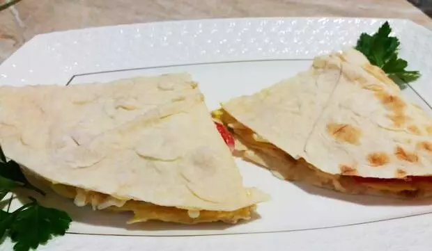 Frühstück Bachelor: "Ekah" - Rührei mit Käse in der Pita