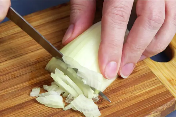 Paqijkirina tîrêjê ya bi lêvan dikare bibe şansek duyemîn: Recipe ji bo patatoyên potatîk ên balkêş û hêsan