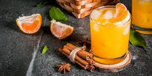 Cocktails mo le Tausaga Fou o le vasega: 5 manumalo-manumalo filifiliga