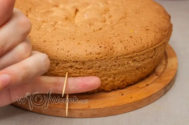 Biscuit për 3 gishta, futni dhëmbët në gishtin tuaj