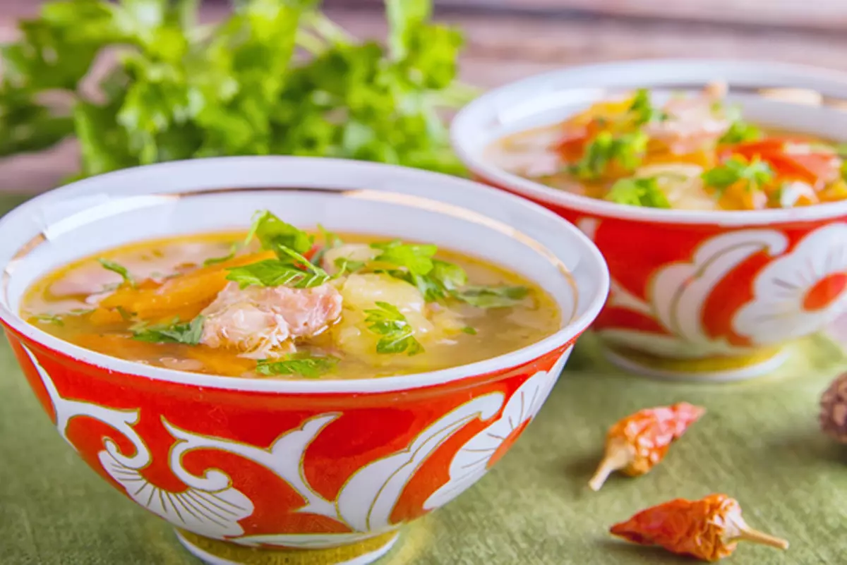 Mittagessen mit orientalischem Flair: Wie man Shurpa-Suppe kocht