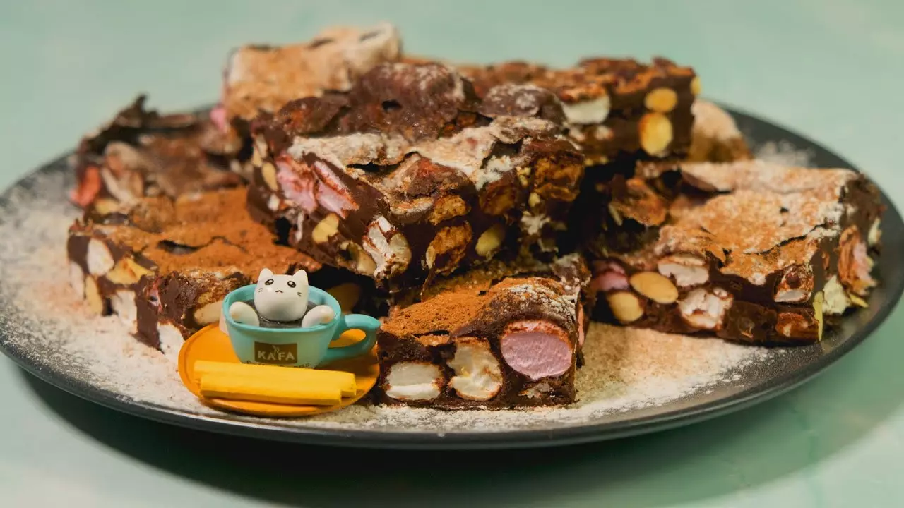 Snickers rus! Marshmallows en hazelnoot in sjokolade, tuisgemaakte snoepies sonder bak - YouTube