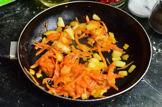 French saladhi ine mushrooms - inonaka uye yakajeka