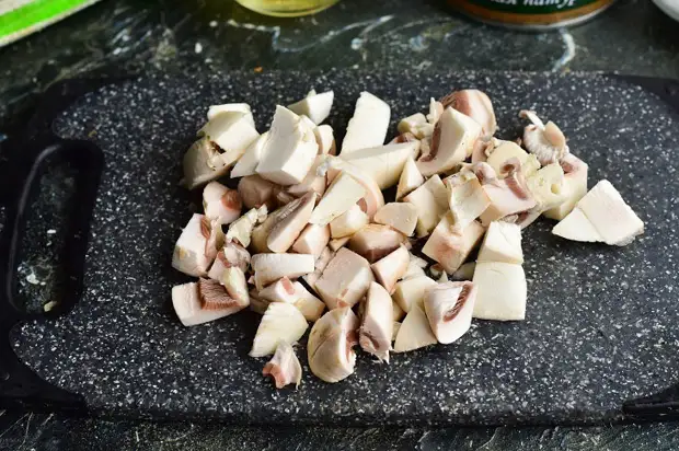 French saladhi ine mushrooms - inonaka uye yakajeka