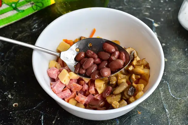 Franska salat með sveppum - ljúffengur og stórkostlegur