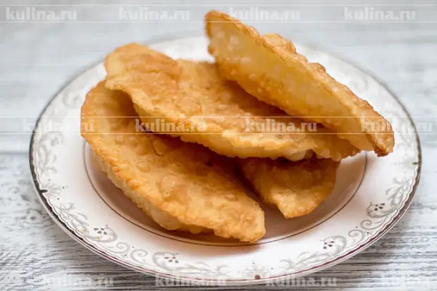 Chebureks sajtokkal