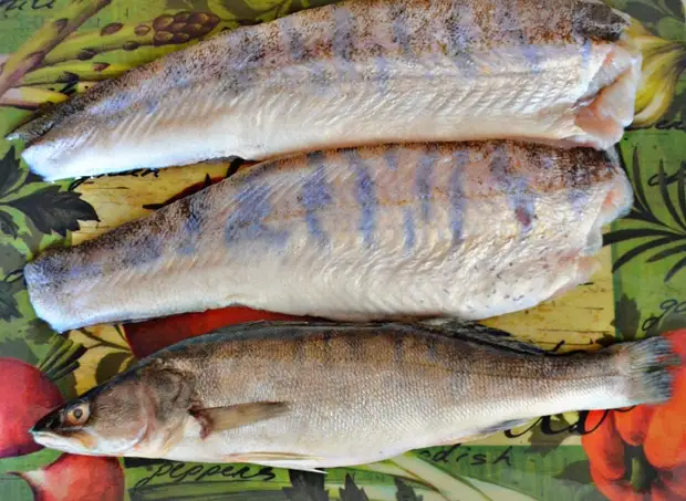 Pike perch va qizil ikra bilan bayramona ko'rfaz