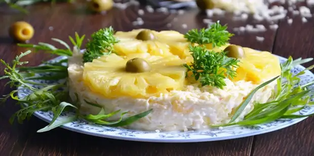 10 Delicious Salads with Pineapple