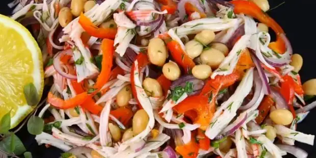 10 wirklich leckere Salate mit Krabbenstäbchen