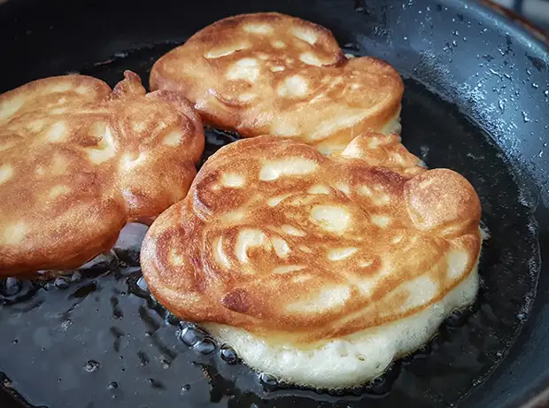 শরৎ রেসিপি: আপেল সঙ্গে curd fritters