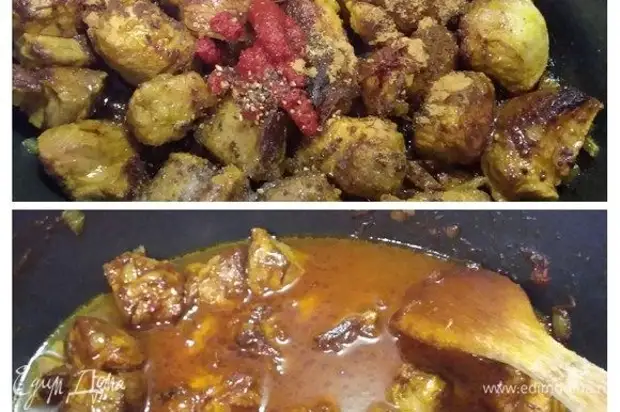 Apabila daging panggang, tuangkan kayu manis, garam dan lada tanah yang baru, letakkan benang tomato dan safron (jika anda mempunyai safron dalam bentuk lain, tambah yang mana), campurkan dan goreng selama beberapa saat. Tambah air, masak sehingga mendidih, mengurangkan api dan rebus di bawah tudung kira-kira 1 jam.