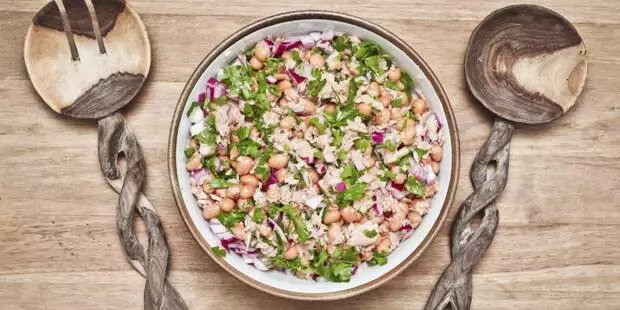 10 salad yang lazat dengan kacang yang anda mahu masak lagi dan lagi