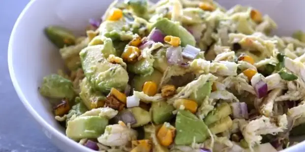 10 Salad anu terang sareng Avocado pikeun Gourmet leres