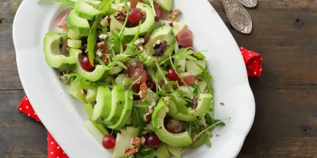 10 Salad anu terang sareng Avocado pikeun Gourmet leres