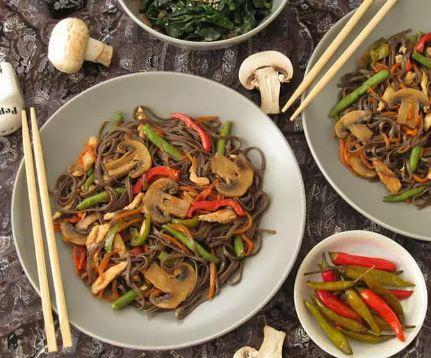 Sob (buckwheat noodles) with chicken and vegetables