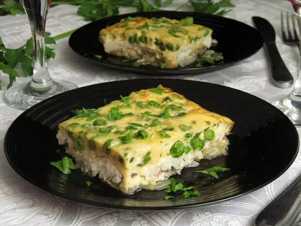 Fish baked in omelet with green peas