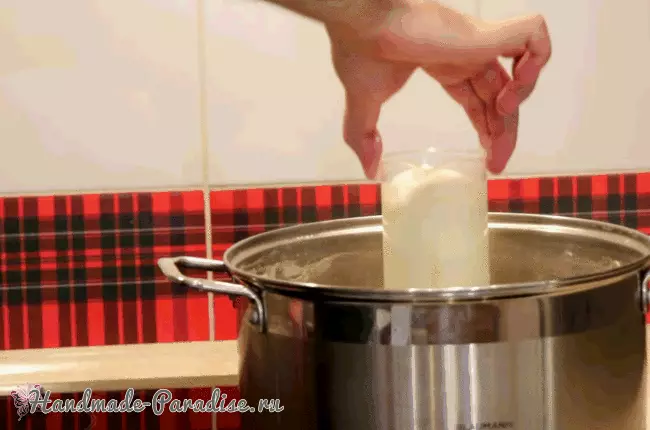 We put a glass in a saucepan and cook before the yolk readiness