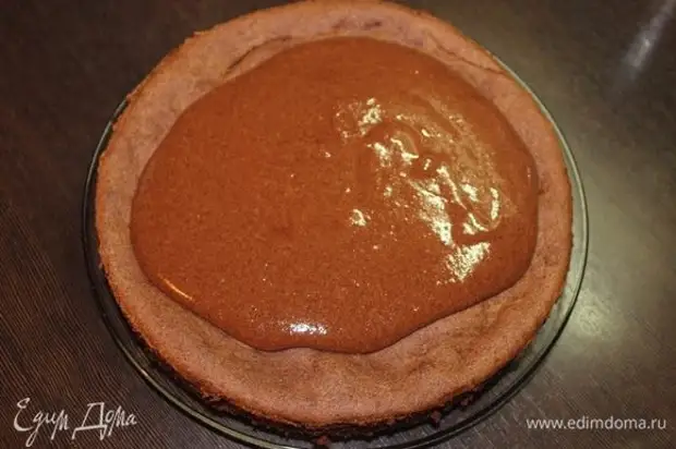 Pastel de chocolate con caqui