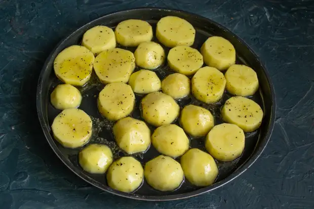 Tartar সস সঙ্গে baked আলু melting