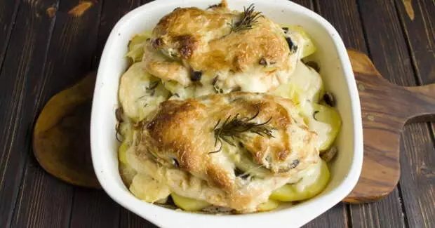 French chicken in the oven - new recipes of the famous dish