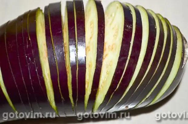 Eggplants með hakkað kjöti í batterinu, skref 01