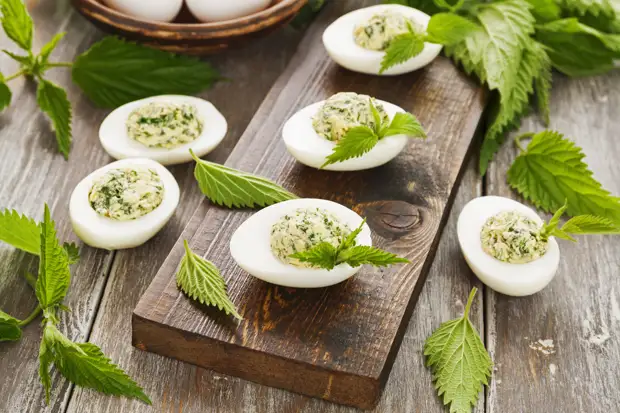 Eggs stuffed with nettle