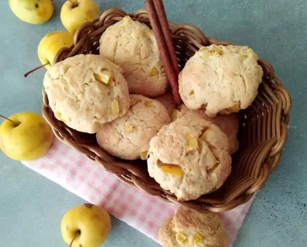 Cookies Apple sing alus: resep kanggo panganan sing enak kanggo ngombe kulawarga