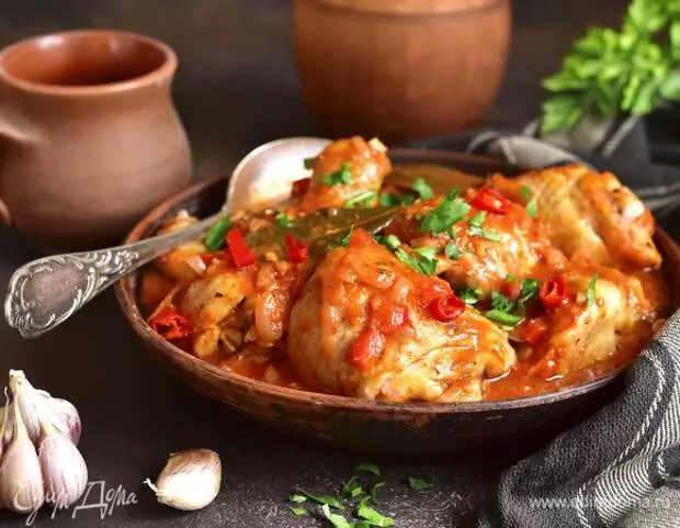 Wéi ee Poulet an engem luesen Kachkëscht kachen: 7 Rezepter