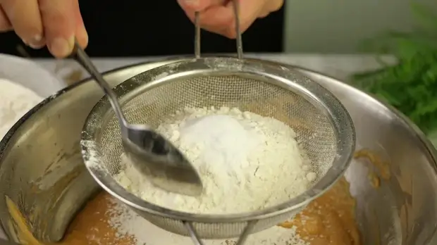 Magerkuchen mit orange Creme