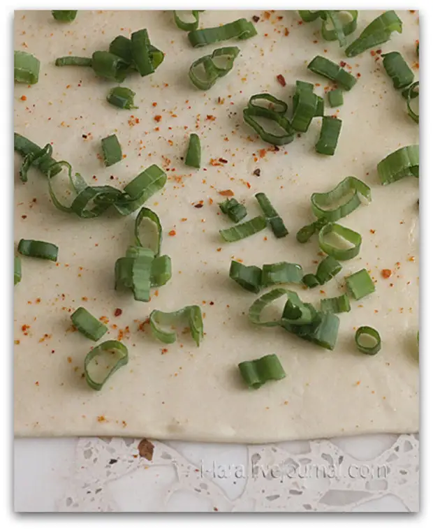 Crêpes chinoises avec des oignons verts