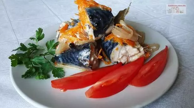 Sobada hamamda tərəvəz ilə mackerel